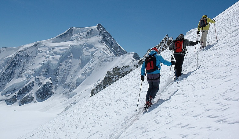 11 Adventurous Sports in Hills and Sea